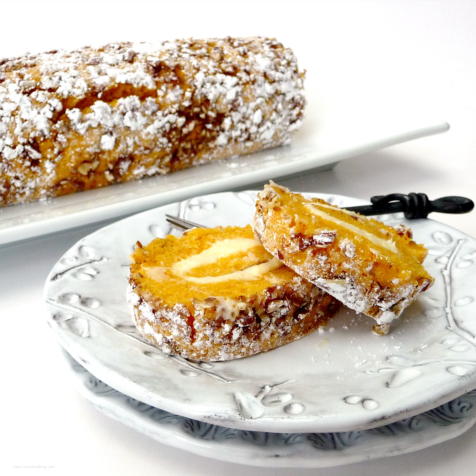 Pumpkin Pecan Roulade – TasteFood