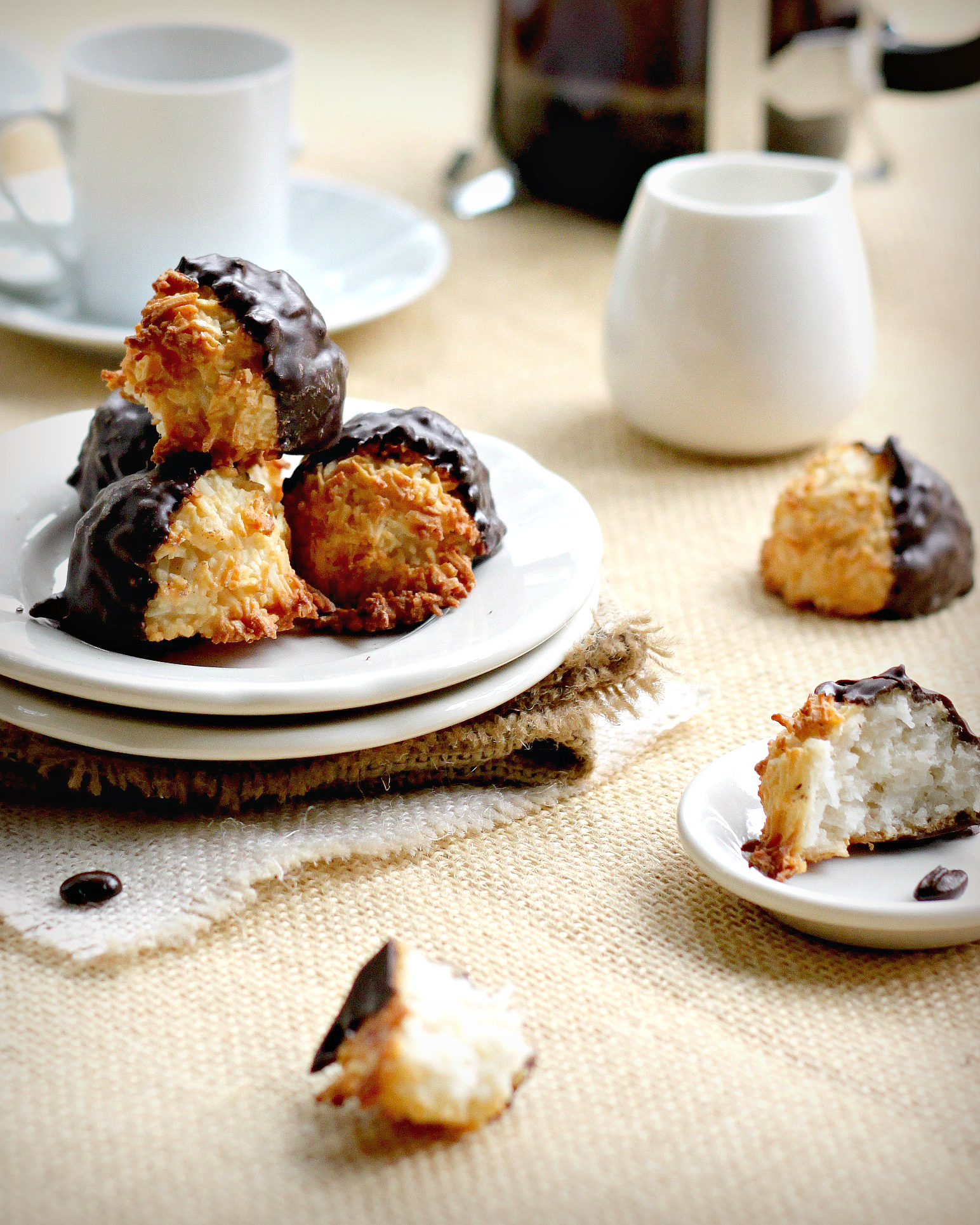 Chocolate Coconut Macaroons – TasteFood